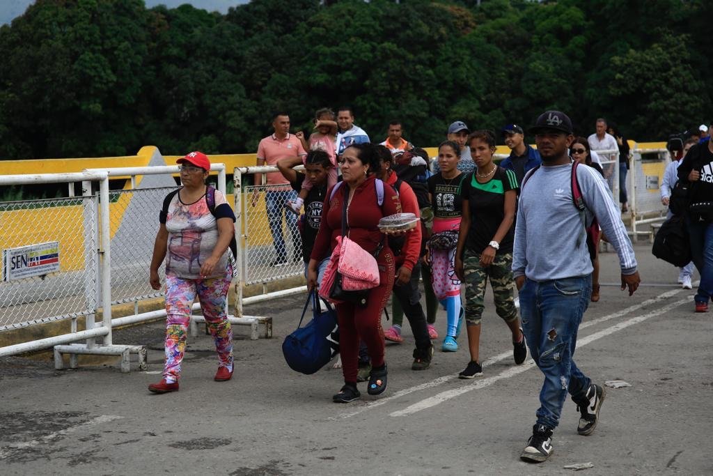 Venezuelan migration on the Simon Bolivar bridge in Cucuta Colombia ...